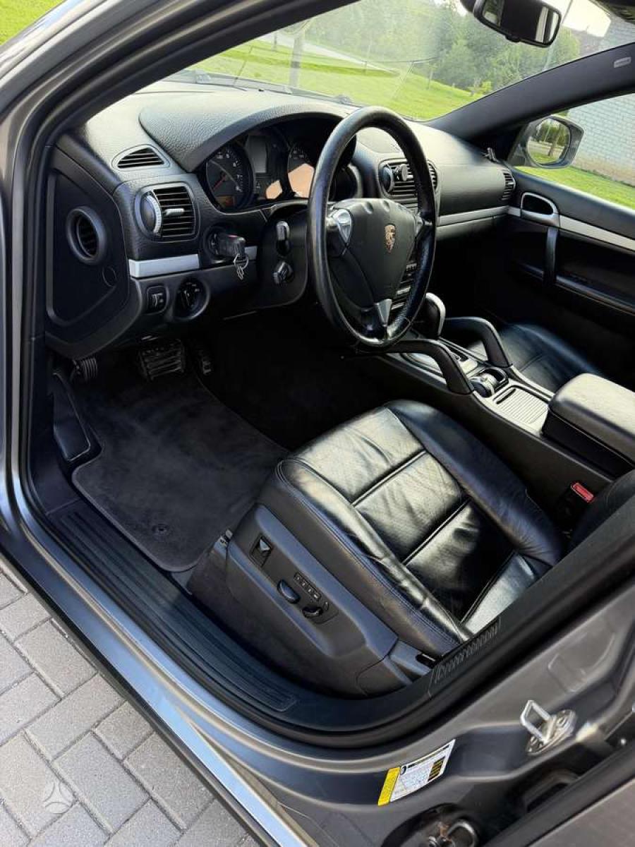 Pelēks Porsche Cayenne 2008 Telšiai, ar dzinēja tilpumu 3.60 L un nobraukumu 270 tūkst. km par 9300 €, foto 21 vietnē AUTOMOTO.COM.LV