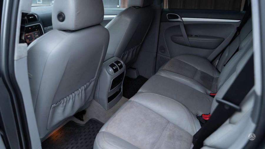 Pelēks Porsche Cayenne 2008 Kauņa, ar dzinēja tilpumu 4.81 L un nobraukumu 167 tūkst. km par 14000 €, foto 12 vietnē AUTOMOTO.COM.LV