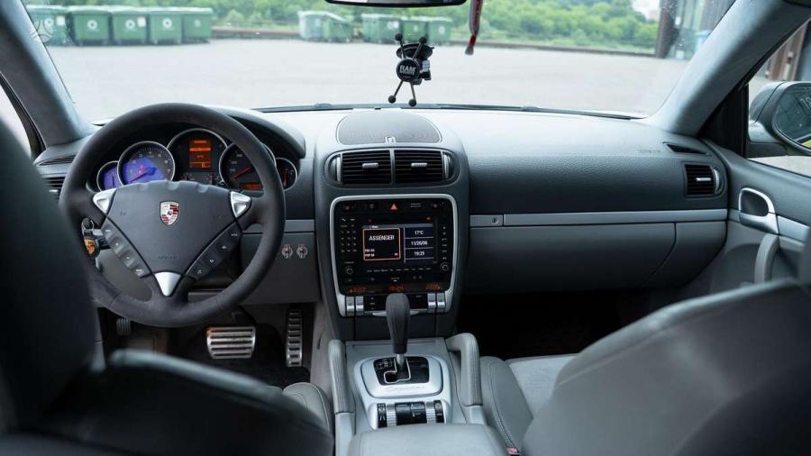 Pelēks Porsche Cayenne 2008 Kauņa, ar dzinēja tilpumu 4.81 L un nobraukumu 167 tūkst. km par 14000 €, foto 13 vietnē AUTOMOTO.COM.LV