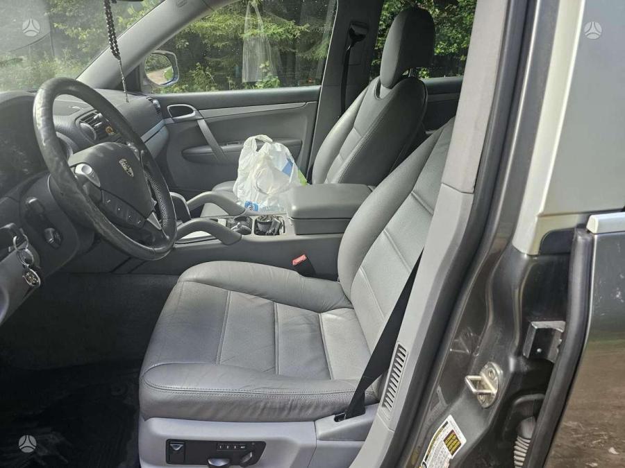 Pelēks Porsche Cayenne 2008 Kauņa, ar dzinēja tilpumu 3.60 L un nobraukumu 256 tūkst. km par 5300 €, foto 6 vietnē AUTOMOTO.COM.LV