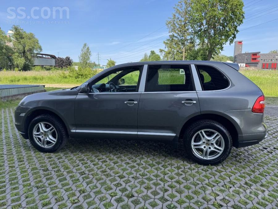 Grey Porsche Cayenne 2009 in Riga, with an engine capacity of 3.00 L and mileage of 319 thousand km for 9990 €, photo 2 on AUTOMOTO.COM.LV