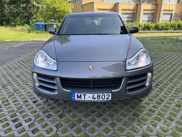 Grey Porsche Cayenne 2009 in Riga, with an engine capacity of 3.00 L and mileage of 319 thousand km for 9990 €, photo 3 on AUTOMOTO.COM.LV