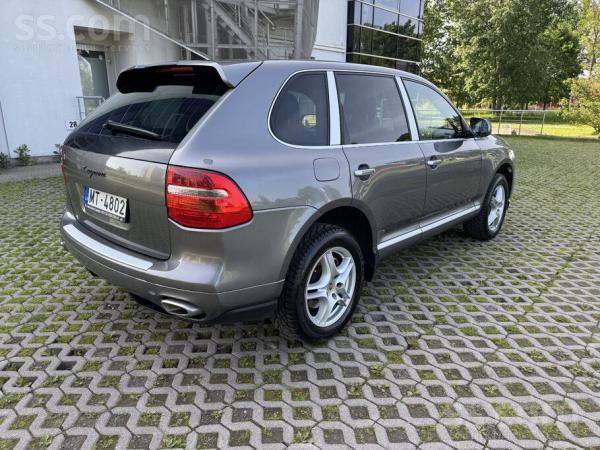 Grey Porsche Cayenne 2009 in Riga, with an engine capacity of 3.00 L and mileage of 319 thousand km for 9990 €, photo 6 on AUTOMOTO.COM.LV
