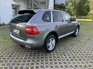 Grey Porsche Cayenne 2009 in Riga, with an engine capacity of 3.00 L and mileage of 319 thousand km for 9990 €, photo 6 on AUTOMOTO.COM.LV