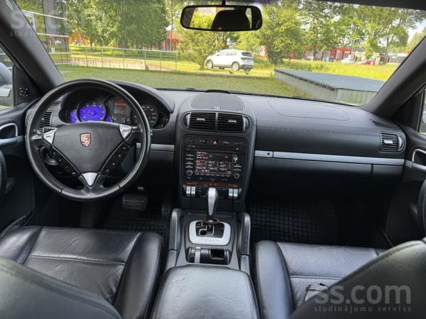 Grey Porsche Cayenne 2009 in Riga, with an engine capacity of 3.00 L and mileage of 319 thousand km for 9990 €, photo 9 on AUTOMOTO.COM.LV