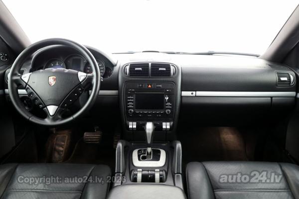 Pelēks Porsche Cayenne 2009 Tallina, ar dzinēja tilpumu 3.00 L un nobraukumu 392 tūkst. km par 5999 €, foto 5 vietnē AUTOMOTO.COM.LV