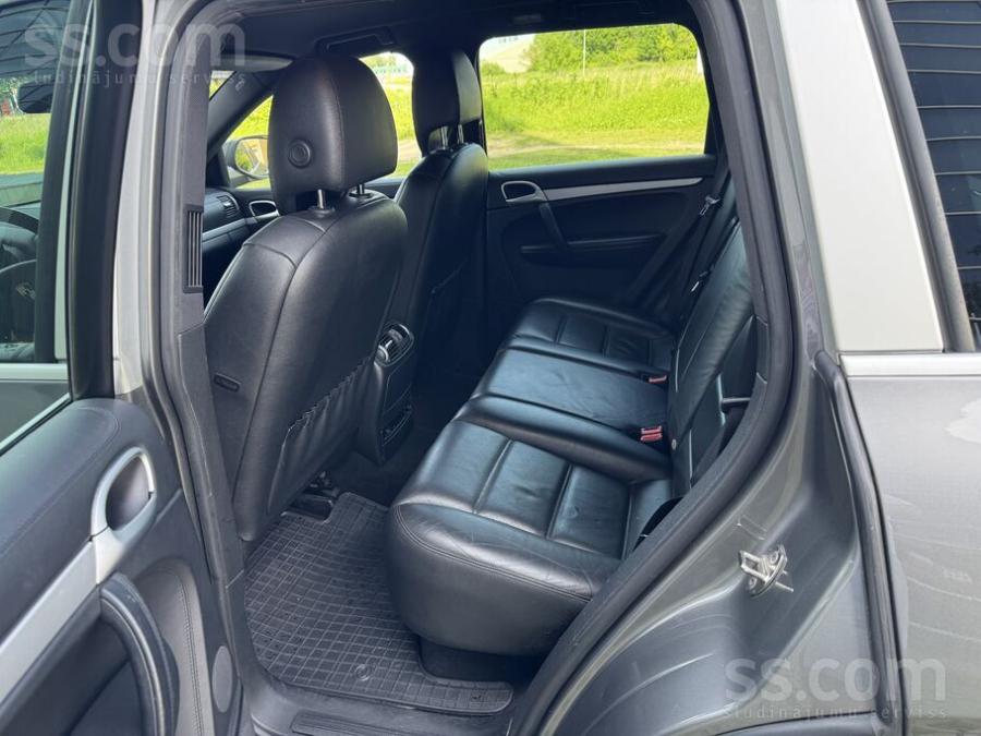 Pelēks Porsche Cayenne 2009 Rīga, ar dzinēja tilpumu 3.00 L un nobraukumu 328 tūkst. km par 8900 €, foto 13 vietnē AUTOMOTO.COM.LV