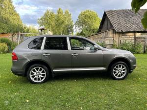 Grey Porsche Cayenne 2009 in Vilnius, with an engine capacity of 2.97 L and mileage of 197 thousand km for 8300 €, photo 5 on AUTOMOTO.COM.LV