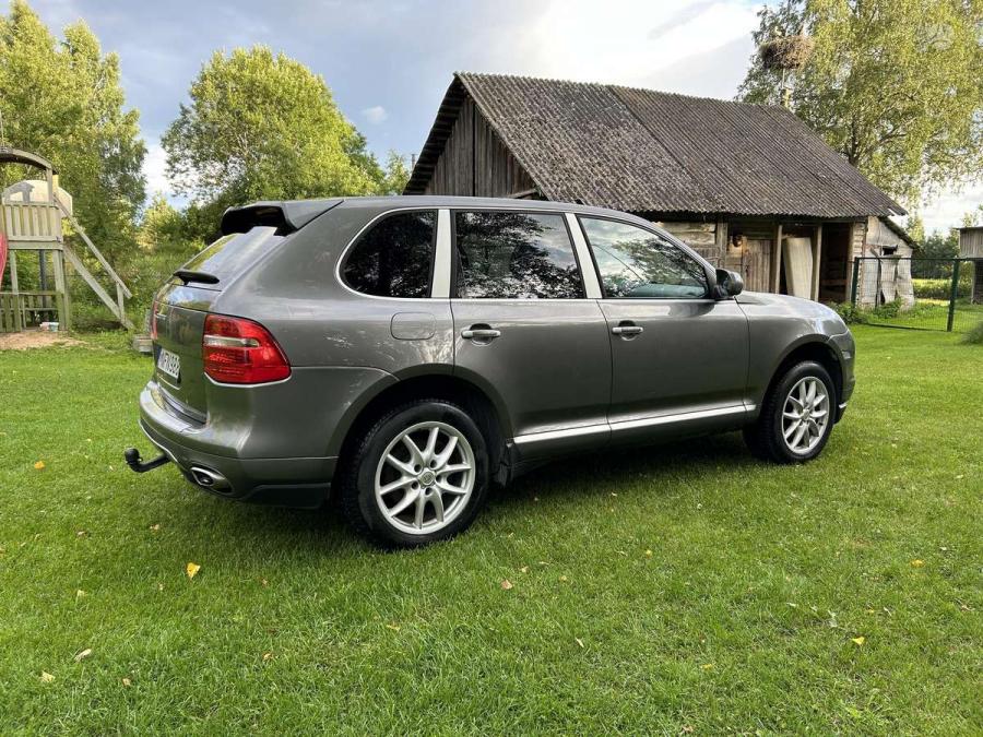 Grey Porsche Cayenne 2009 in Vilnius, with an engine capacity of 2.97 L and mileage of 197 thousand km for 8300 €, photo 7 on AUTOMOTO.COM.LV