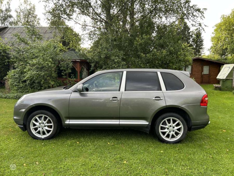 Grey Porsche Cayenne 2009 in Vilnius, with an engine capacity of 2.97 L and mileage of 197 thousand km for 8300 €, photo 9 on AUTOMOTO.COM.LV