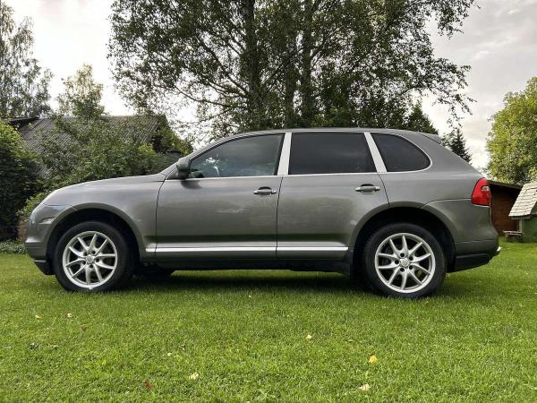 Pelēks Porsche Cayenne 2009 Viļņa, ar dzinēja tilpumu 2.97 L un nobraukumu 197 tūkst. km par 8300 €, foto 9 vietnē AUTOMOTO.COM.LV