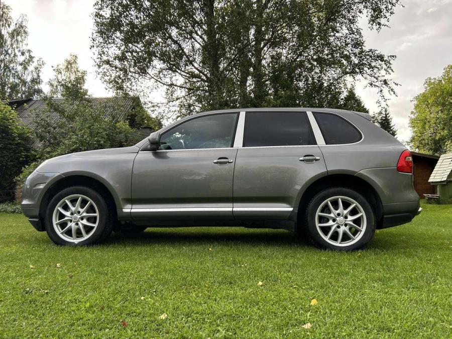 Grey Porsche Cayenne 2009 in Vilnius, with an engine capacity of 2.97 L and mileage of 197 thousand km for 8300 €, photo 10 on AUTOMOTO.COM.LV