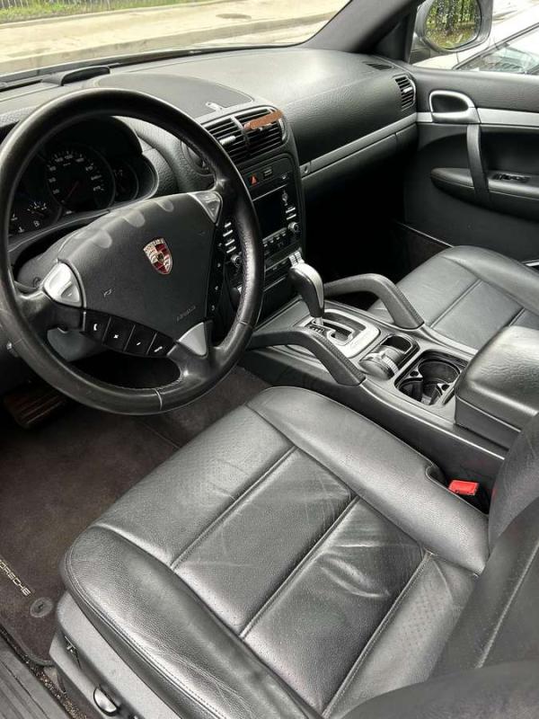 Pelēks Porsche Cayenne 2009 Viļņa, ar dzinēja tilpumu 2.97 L un nobraukumu 197 tūkst. km par 8300 €, foto 10 vietnē AUTOMOTO.COM.LV