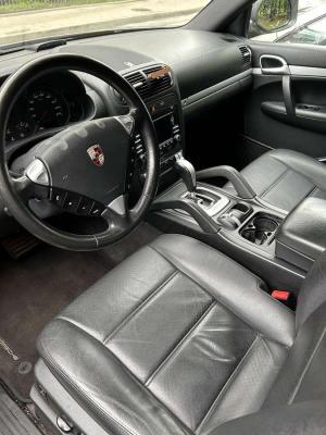 Grey Porsche Cayenne 2009 in Vilnius, with an engine capacity of 2.97 L and mileage of 197 thousand km for 8300 €, photo 11 on AUTOMOTO.COM.LV