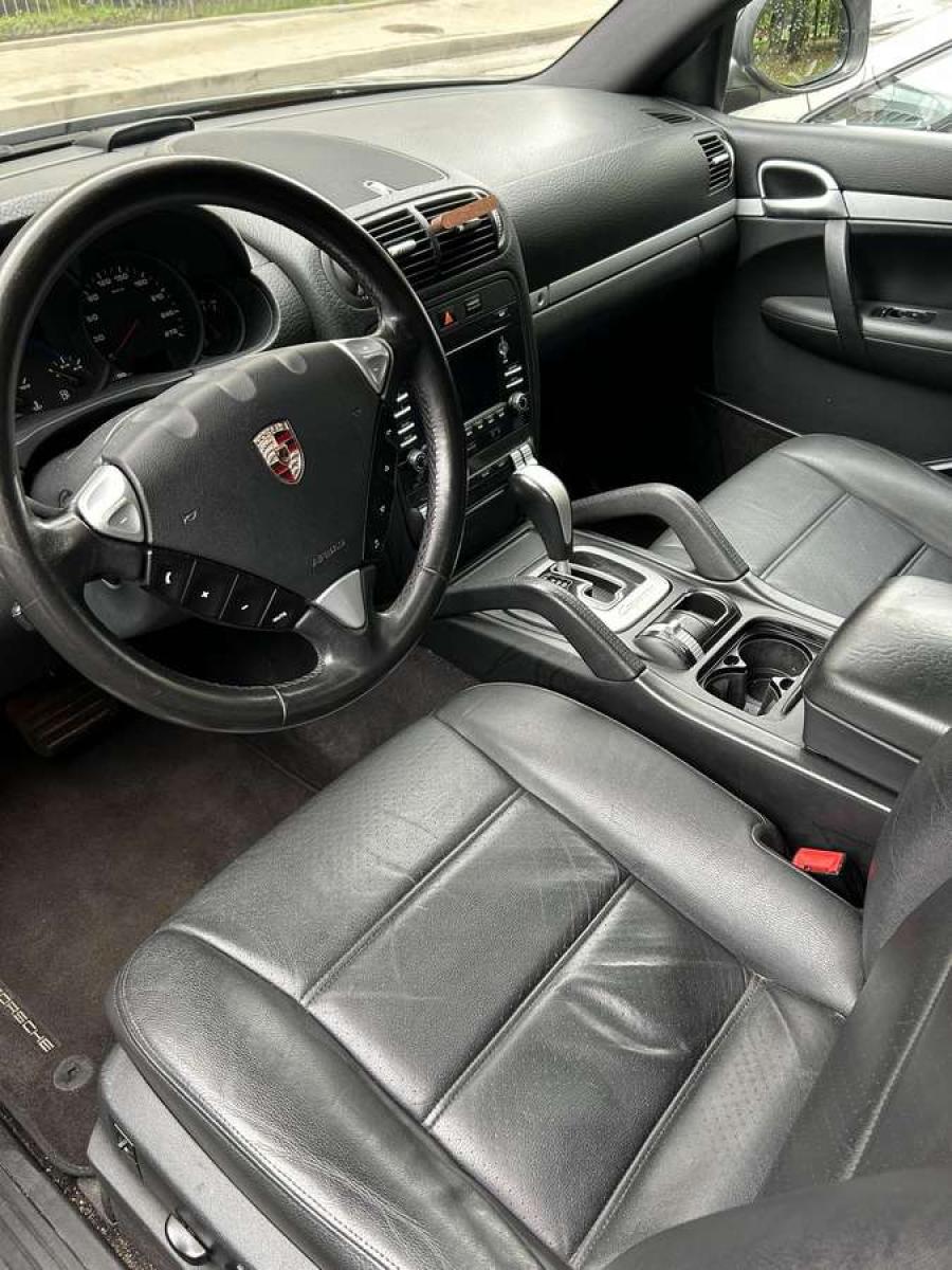 Grey Porsche Cayenne 2009 in Vilnius, with an engine capacity of 2.97 L and mileage of 197 thousand km for 8300 €, photo 11 on AUTOMOTO.COM.LV