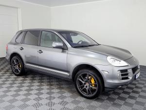 Pelēks Porsche Cayenne 2009 Tallina, ar dzinēja tilpumu 3.00 L un nobraukumu 392 tūkst. km par 5299 €, foto  vietnē AUTOMOTO.COM.LV