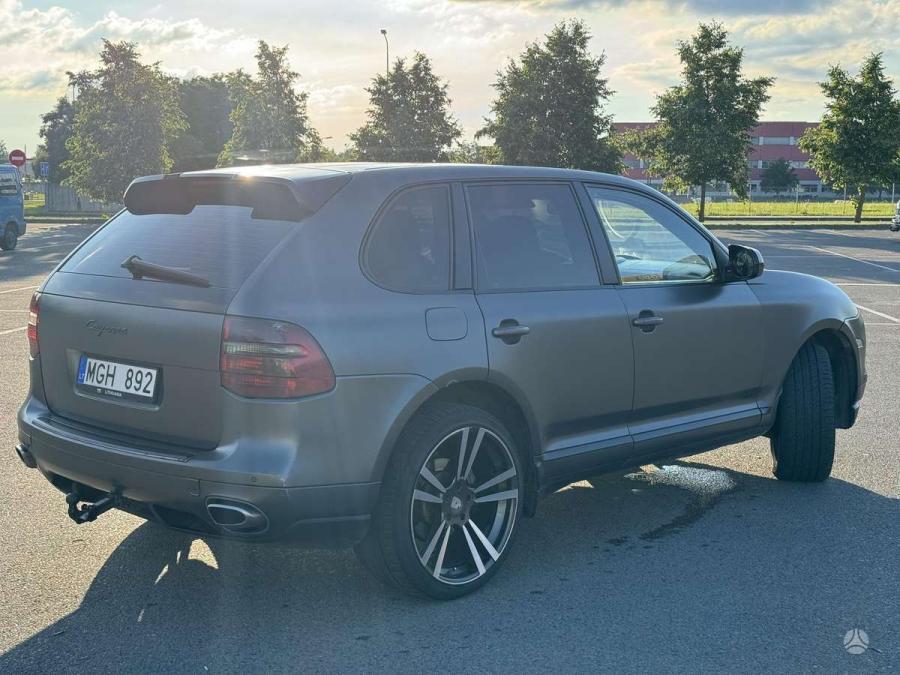 Grey Porsche Cayenne 2009 in Siauliai, with an engine capacity of 2.97 L and mileage of 320 thousand km for 7250 €, photo 3 on AUTOMOTO.COM.LV