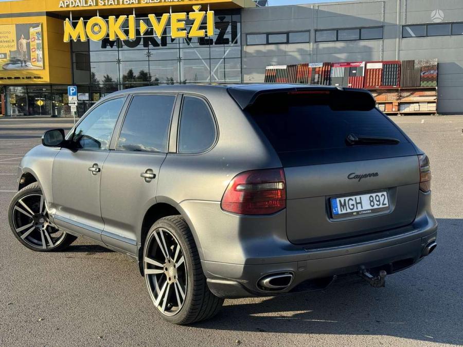 Grey Porsche Cayenne 2009 in Siauliai, with an engine capacity of 2.97 L and mileage of 320 thousand km for 7250 €, photo 4 on AUTOMOTO.COM.LV