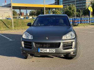 Grey Porsche Cayenne 2009 in Siauliai, with an engine capacity of 2.97 L and mileage of 320 thousand km for 7250 €, photo 6 on AUTOMOTO.COM.LV