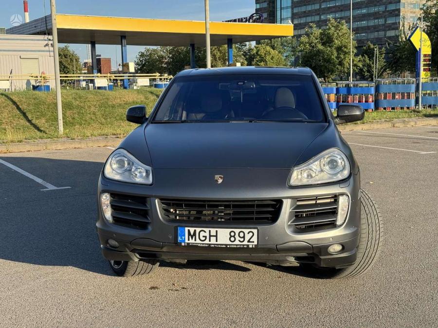 Grey Porsche Cayenne 2009 in Siauliai, with an engine capacity of 2.97 L and mileage of 320 thousand km for 7250 €, photo 6 on AUTOMOTO.COM.LV