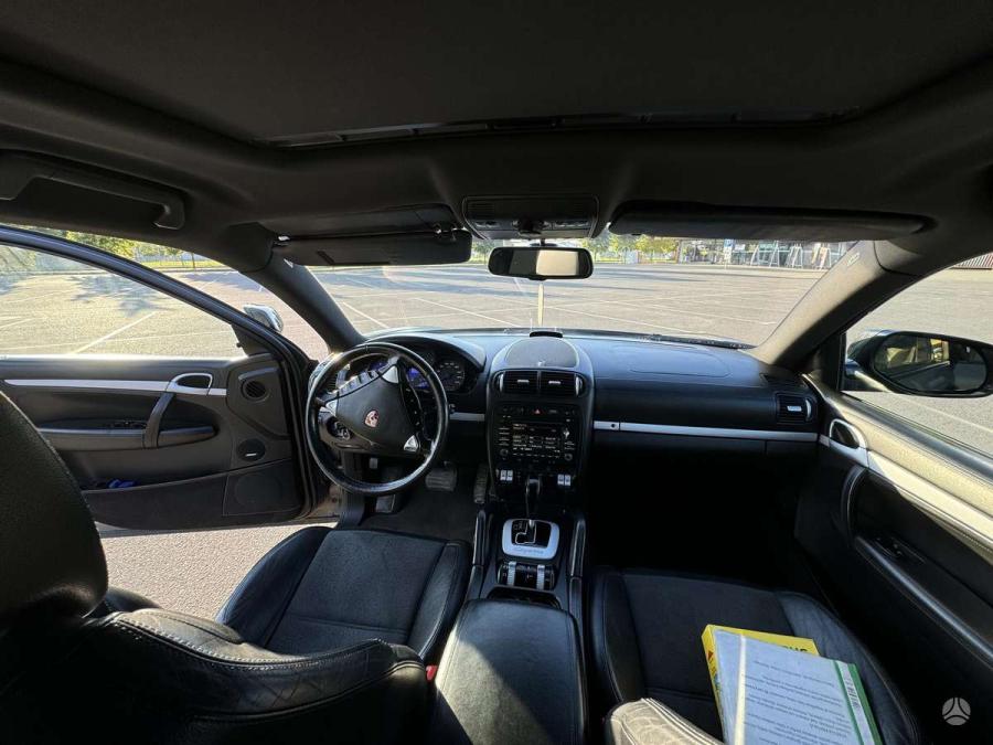 Grey Porsche Cayenne 2009 in Siauliai, with an engine capacity of 2.97 L and mileage of 320 thousand km for 7250 €, photo 11 on AUTOMOTO.COM.LV