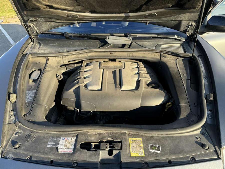 Grey Porsche Cayenne 2009 in Siauliai, with an engine capacity of 2.97 L and mileage of 320 thousand km for 7250 €, photo 12 on AUTOMOTO.COM.LV