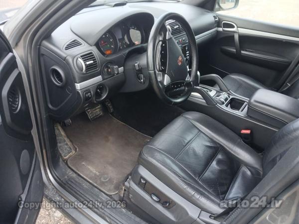 Grey Porsche Cayenne 2009 in Rakvere, with an engine capacity of 3.00 L and mileage of 394 thousand km for 8600 €, photo 7 on AUTOMOTO.COM.LV