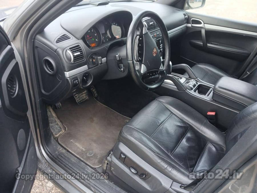 Grey Porsche Cayenne 2009 in Rakvere, with an engine capacity of 3.00 L and mileage of 394 thousand km for 8600 €, photo 7 on AUTOMOTO.COM.LV