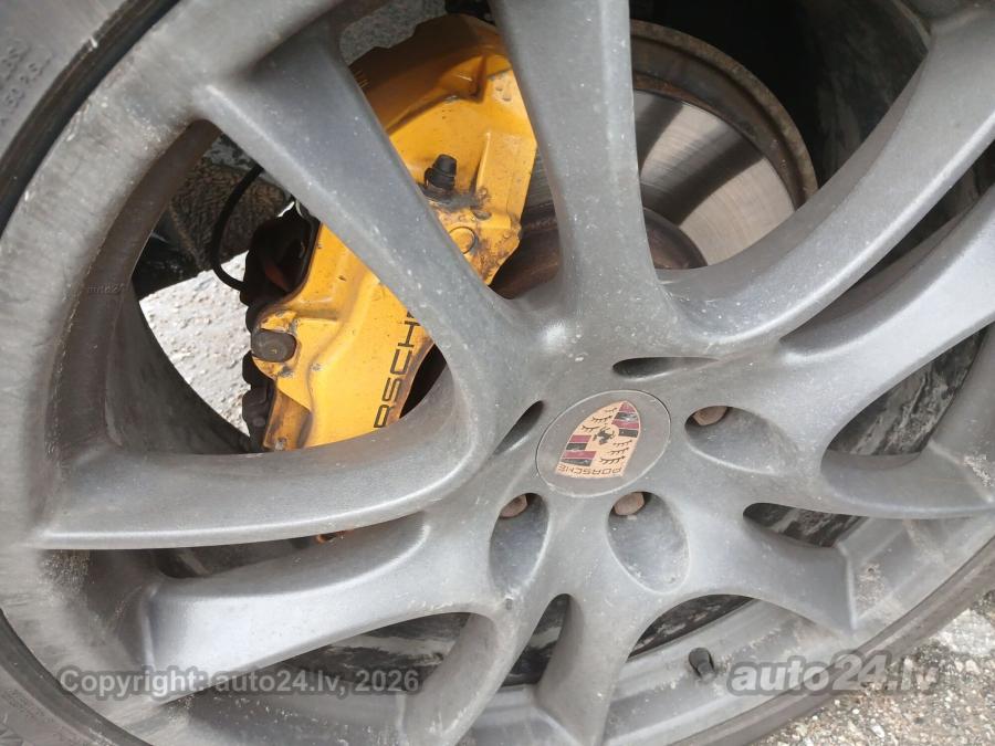 Grey Porsche Cayenne 2009 in Rakvere, with an engine capacity of 3.00 L and mileage of 394 thousand km for 8600 €, photo 13 on AUTOMOTO.COM.LV