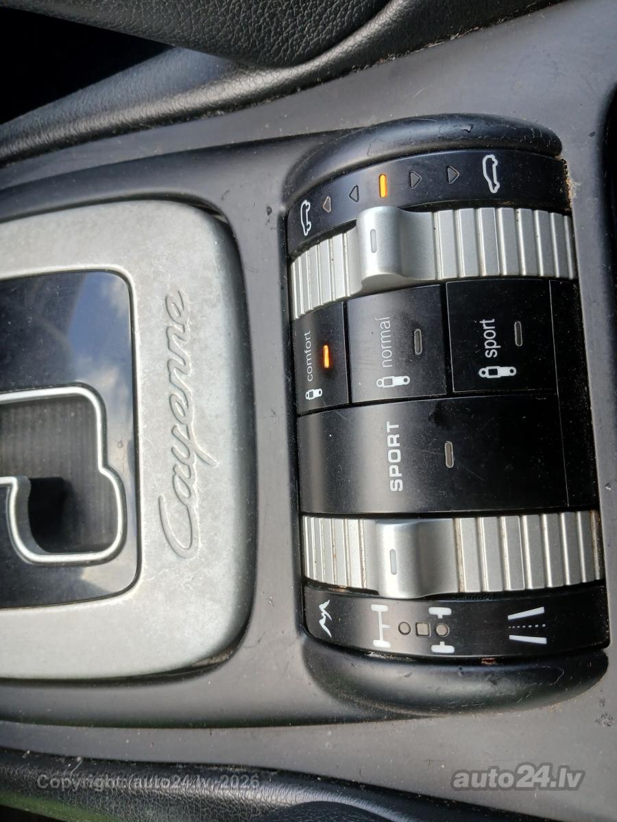 Grey Porsche Cayenne 2009 in Rakvere, with an engine capacity of 3.00 L and mileage of 394 thousand km for 8600 €, photo 19 on AUTOMOTO.COM.LV