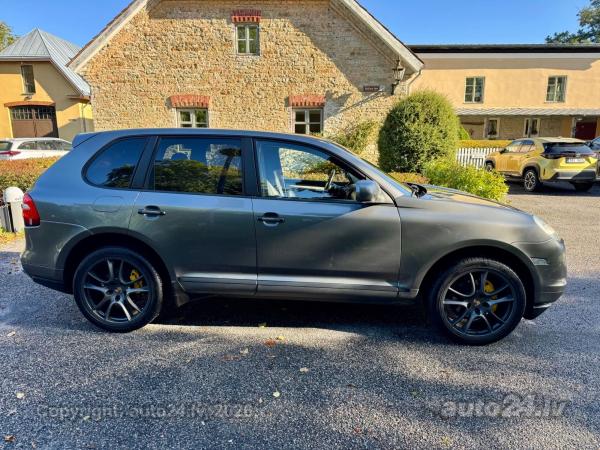 Grey Porsche Cayenne 2009 in Tallinn, with an engine capacity of 3.00 L and mileage of 380 thousand km for 8199 €, photo 8 on AUTOMOTO.COM.LV