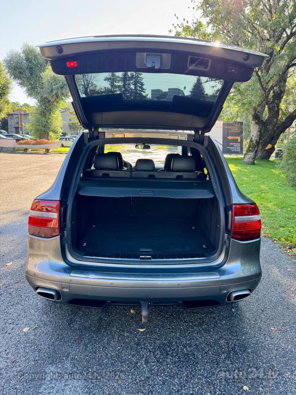 Grey Porsche Cayenne 2009 in Tallinn, with an engine capacity of 3.00 L and mileage of 380 thousand km for 8199 €, photo 10 on AUTOMOTO.COM.LV