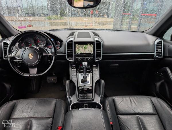 Pelēks Porsche Cayenne 2011 Šauļi, ar dzinēja tilpumu 3.00 L un nobraukumu 331 tūkst. km par 13600 €, foto 11 vietnē AUTOMOTO.COM.LV