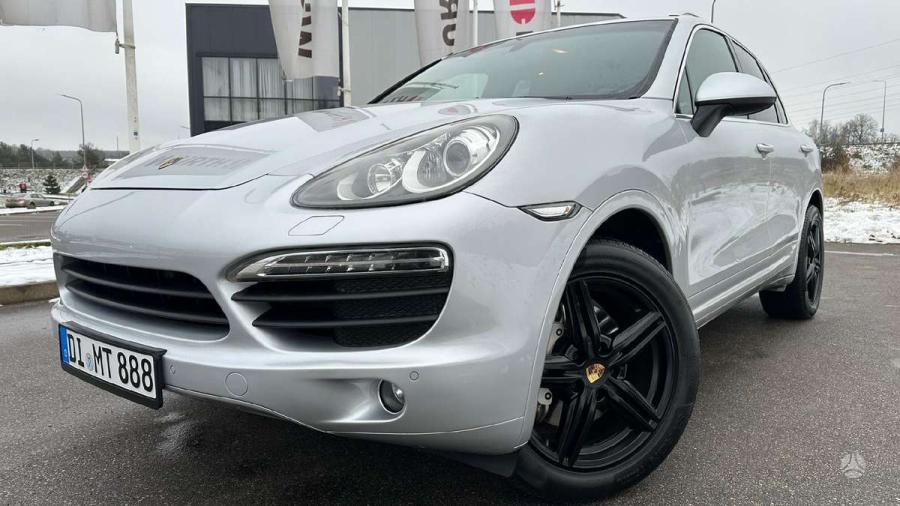 Pelēks Porsche Cayenne 2011 Viļņa, ar dzinēja tilpumu 4.81 L un nobraukumu 184 tūkst. km par 13350 €, foto 1 vietnē AUTOMOTO.COM.LV