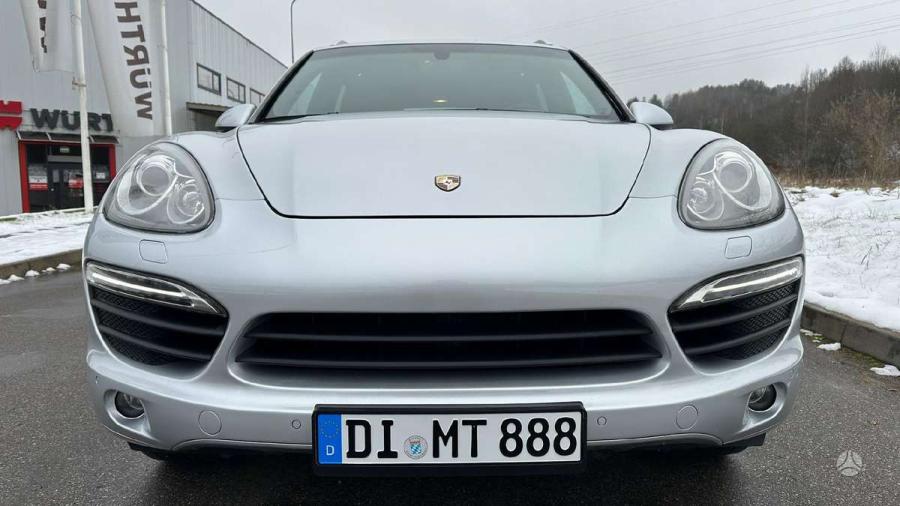 Pelēks Porsche Cayenne 2011 Viļņa, ar dzinēja tilpumu 4.81 L un nobraukumu 184 tūkst. km par 13350 €, foto 2 vietnē AUTOMOTO.COM.LV