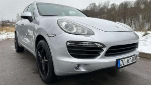 Pelēks Porsche Cayenne 2011 Viļņa, ar dzinēja tilpumu 4.81 L un nobraukumu 184 tūkst. km par 13350 €, foto 3 vietnē AUTOMOTO.COM.LV