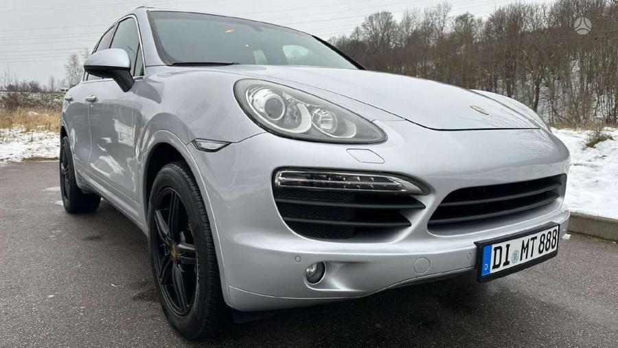 Pelēks Porsche Cayenne 2011 Viļņa, ar dzinēja tilpumu 4.81 L un nobraukumu 184 tūkst. km par 13350 €, foto 3 vietnē AUTOMOTO.COM.LV