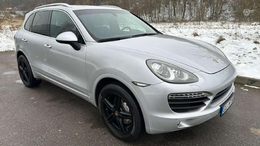 Pelēks Porsche Cayenne 2011 Viļņa, ar dzinēja tilpumu 4.81 L un nobraukumu 184 tūkst. km par 13350 €, foto 4 vietnē AUTOMOTO.COM.LV