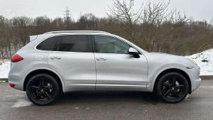 Pelēks Porsche Cayenne 2011 Viļņa, ar dzinēja tilpumu 4.81 L un nobraukumu 184 tūkst. km par 13350 €, foto 5 vietnē AUTOMOTO.COM.LV