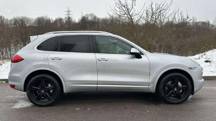 Pelēks Porsche Cayenne 2011 Viļņa, ar dzinēja tilpumu 4.81 L un nobraukumu 184 tūkst. km par 13350 €, foto 5 vietnē AUTOMOTO.COM.LV
