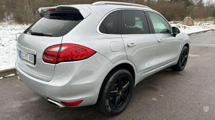 Pelēks Porsche Cayenne 2011 Viļņa, ar dzinēja tilpumu 4.81 L un nobraukumu 184 tūkst. km par 13350 €, foto 6 vietnē AUTOMOTO.COM.LV