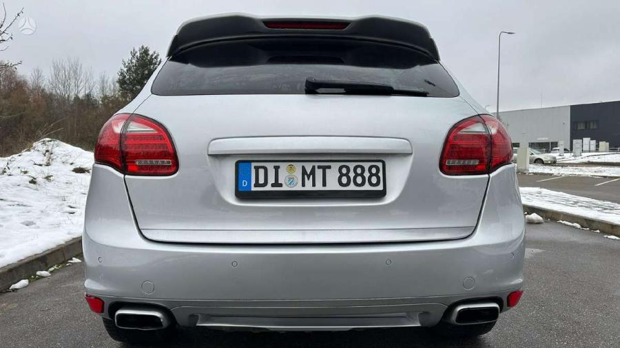 Pelēks Porsche Cayenne 2011 Viļņa, ar dzinēja tilpumu 4.81 L un nobraukumu 184 tūkst. km par 13350 €, foto 7 vietnē AUTOMOTO.COM.LV