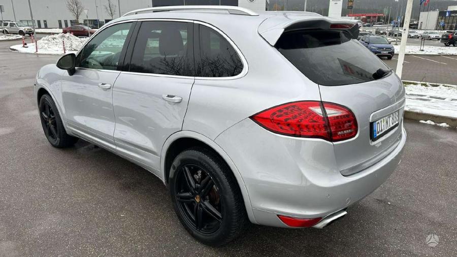 Pelēks Porsche Cayenne 2011 Viļņa, ar dzinēja tilpumu 4.81 L un nobraukumu 184 tūkst. km par 13350 €, foto 8 vietnē AUTOMOTO.COM.LV