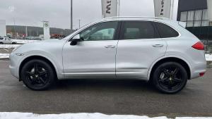 Pelēks Porsche Cayenne 2011 Viļņa, ar dzinēja tilpumu 4.81 L un nobraukumu 184 tūkst. km par 13350 €, foto 9 vietnē AUTOMOTO.COM.LV