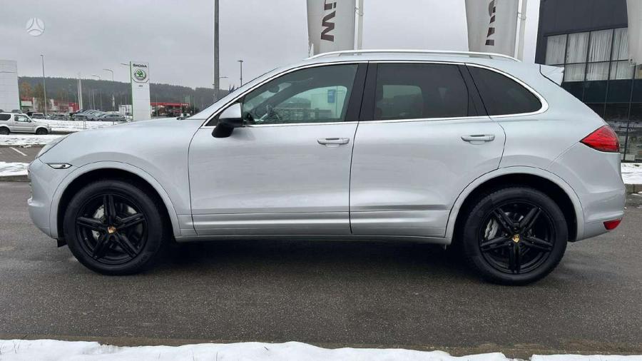 Pelēks Porsche Cayenne 2011 Viļņa, ar dzinēja tilpumu 4.81 L un nobraukumu 184 tūkst. km par 13350 €, foto 9 vietnē AUTOMOTO.COM.LV