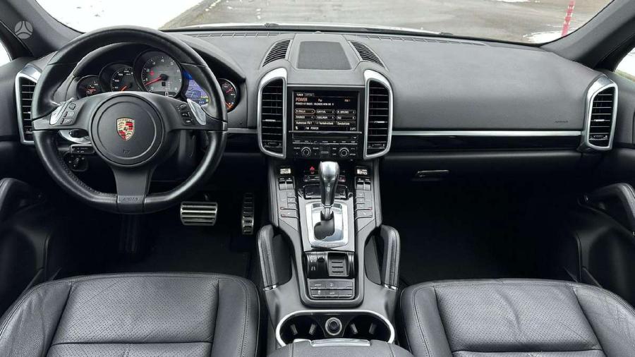 Pelēks Porsche Cayenne 2011 Viļņa, ar dzinēja tilpumu 4.81 L un nobraukumu 184 tūkst. km par 13350 €, foto 12 vietnē AUTOMOTO.COM.LV
