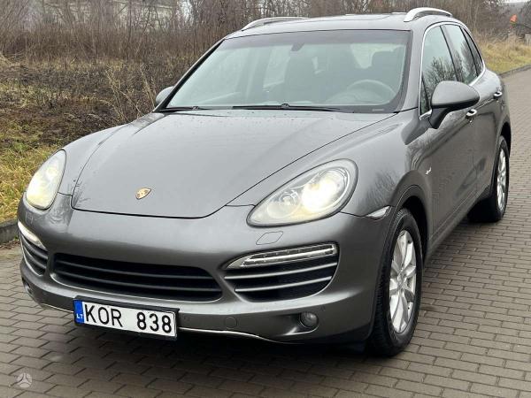 Grey Porsche Cayenne 2011 in Vilnius, with an engine capacity of 2.97 L and mileage of 263 thousand km for 13200 €, photo 1 on AUTOMOTO.COM.LV