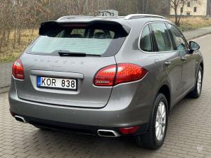 Grey Porsche Cayenne 2011 in Vilnius, with an engine capacity of 2.97 L and mileage of 263 thousand km for 13200 €, photo 4 on AUTOMOTO.COM.LV