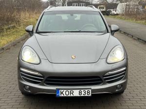 Grey Porsche Cayenne 2011 in Vilnius, with an engine capacity of 2.97 L and mileage of 263 thousand km for 13200 €, photo 5 on AUTOMOTO.COM.LV