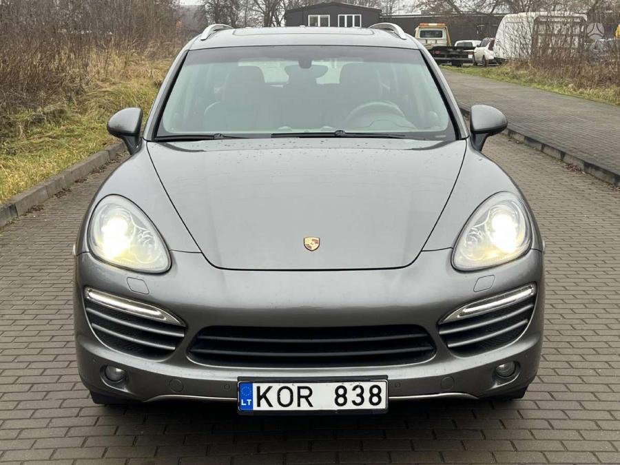 Grey Porsche Cayenne 2011 in Vilnius, with an engine capacity of 2.97 L and mileage of 263 thousand km for 13200 €, photo 5 on AUTOMOTO.COM.LV
